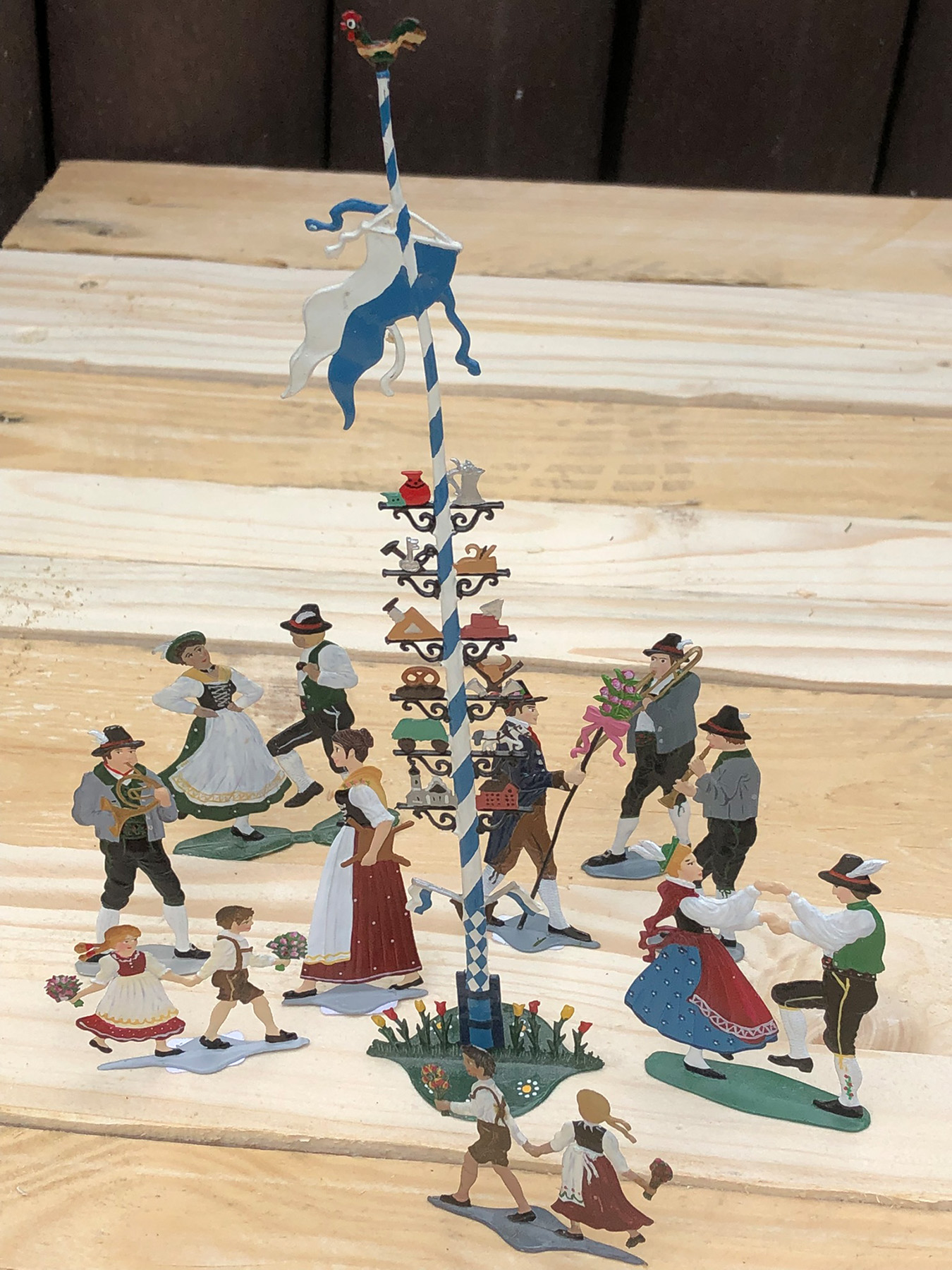 01.05.2022: Maibaumaufstellen in Aitrang im Ostallgäu